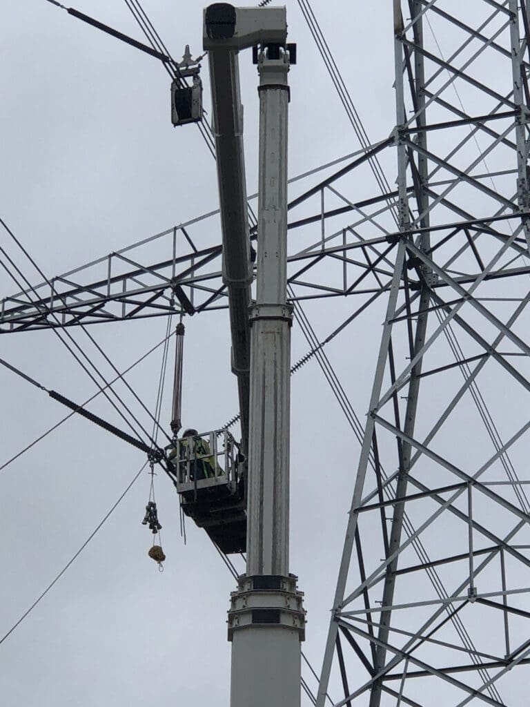 Cell Towers & Data Centers | Blade Platforms - Bucket Truck Rental