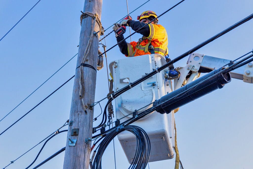 Bucket Trucks for Electric Utility Construction | Blade Platforms