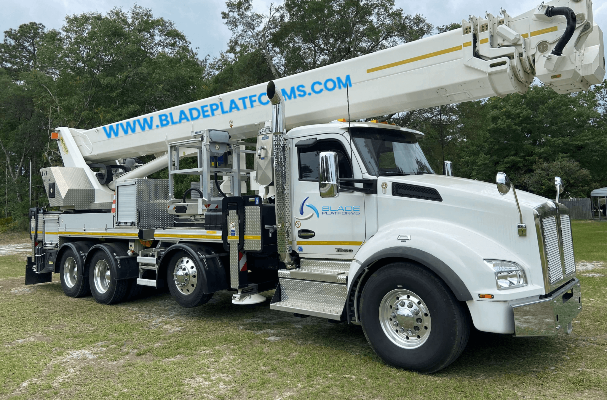 Boom & Scissor Lifts | Blade Platforms Aerial Work Rentals USA